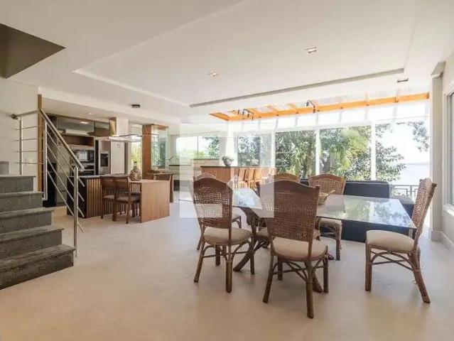 Casa / Sobrado para Locação em Porto Alegre/RS Ipanema 3 Quartos