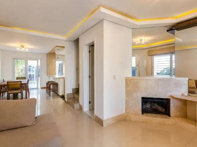 Casa / Sobrado para Locação em Porto Alegre/RS Jardim Itu Sabará 3 Quartos
