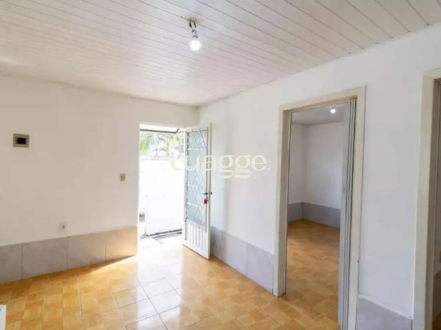 Casa / Sobrado para Locação em Porto Alegre/RS Medianeira 2 Quartos