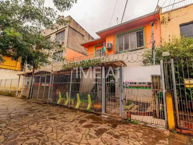 Casa / Sobrado para Locação em Porto Alegre/RS São Geraldo 16 Quartos