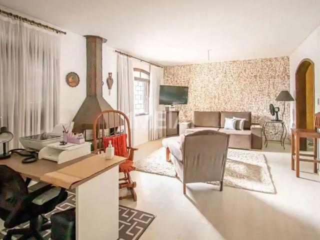Casa / Sobrado para Locação em Porto Alegre/RS São João 3 Quartos