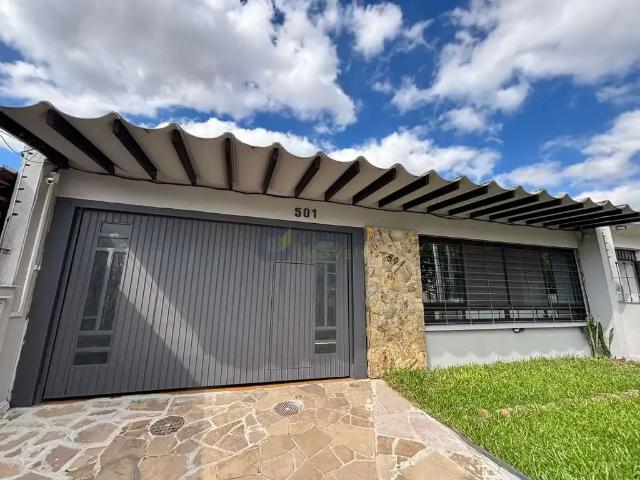 Casa / Sobrado para Locação em Porto Alegre/RS São Sebastião 3 Quartos