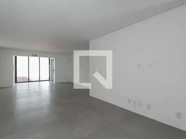 Casa / Sobrado para Locação em Porto Alegre/RS São Sebastião 3 Quartos