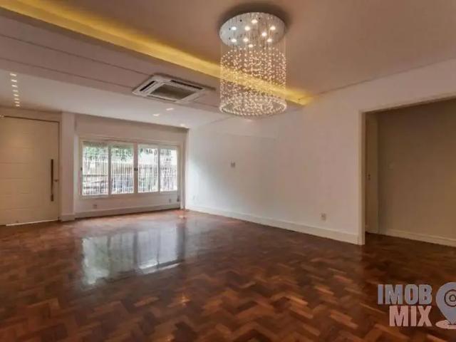 Casa / Sobrado para Locação em Porto Alegre/RS São Sebastião 3 Quartos