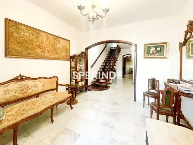 Casa / Sobrado para Locação em Porto Alegre/RS Petrópolis 4 Quartos