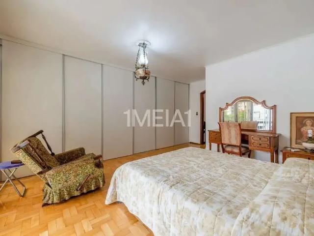Casa / Sobrado para Locação em Porto Alegre/RS Santa Cecília 4 Quartos