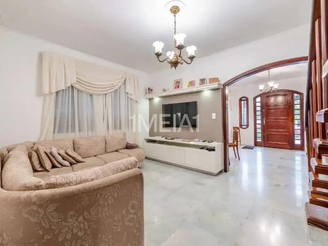 Casa / Sobrado para Locação em Porto Alegre/RS Santa Cecília 4 Quartos