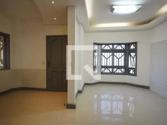 Casa / Sobrado para Locação em Porto Alegre/RS Santana 2 Quartos