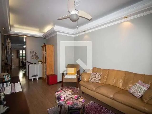 Casa / Sobrado para Locação em Porto Alegre/RS Sarandi 3 Quartos