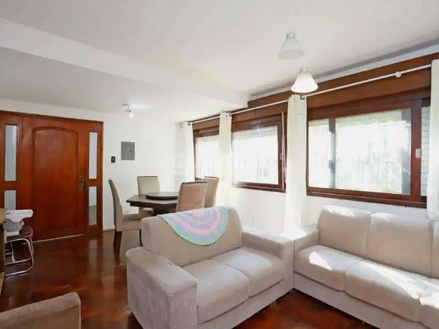 Casa / Sobrado para Locação em Porto Alegre/RS Partenon 4 Quartos