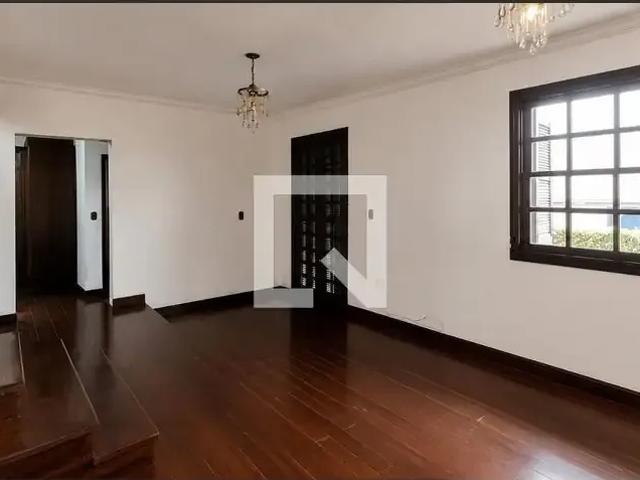 Casa / Sobrado para Locação em Porto Alegre/RS Partenon 5 Quartos