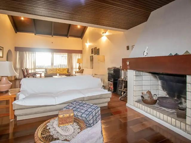 Casa / Sobrado para Locação em Porto Alegre/RS Petrópolis 4 Quartos