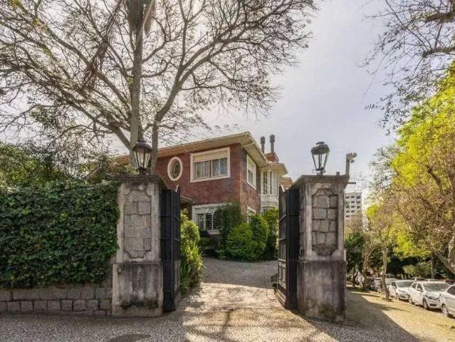 Casa / Sobrado para Locação em Porto Alegre/RS Três Figueiras 5 Quartos
