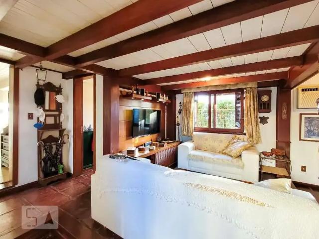 Casa / Sobrado para Locação em Porto Alegre/RS Tristeza 4 Quartos