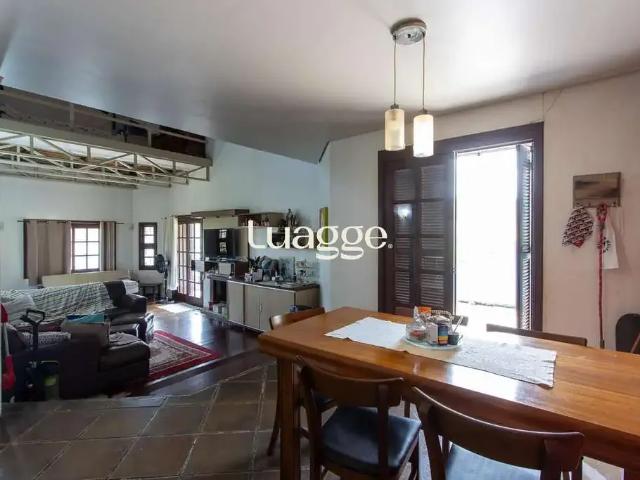 Casa / Sobrado para Locação em Porto Alegre/RS Vila Nova 4 Quartos