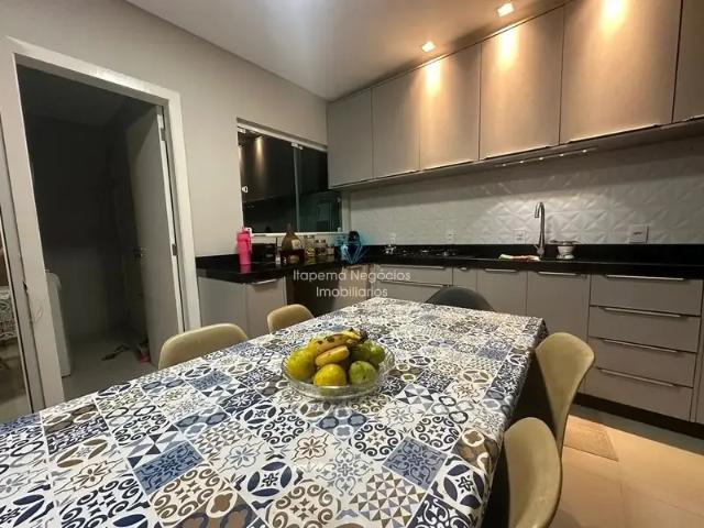 Casa / Sobrado para Locação em Porto Belo/SC Balneário Perequê 3 Quartos