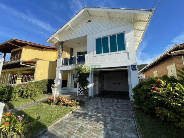 Casa / Sobrado para Locação em Porto Belo/SC Centro 4 Quartos