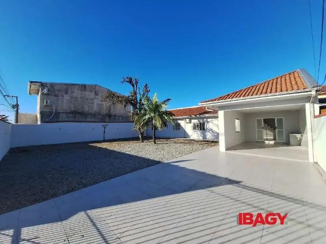 Casa / Sobrado para Locação em Palhoça/SC Nova Palhoça 3 Quartos