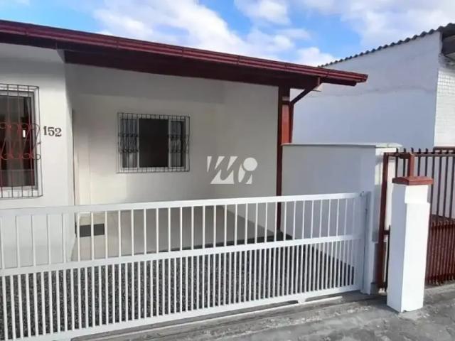 Casa / Sobrado para Locação em Palhoça/SC Barra do Aririú 2 Quartos