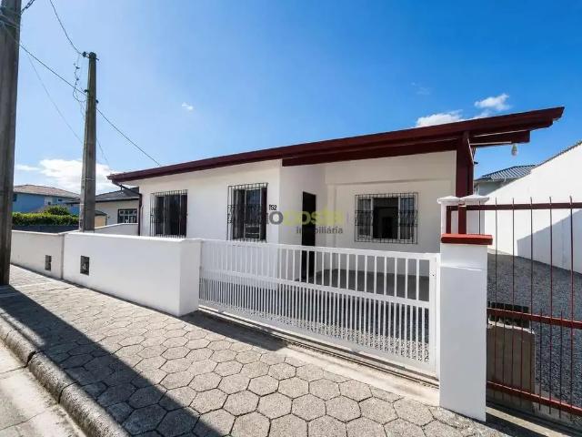 Casa / Sobrado para Locação em Palhoça/SC Barra do Aririú 2 Quartos