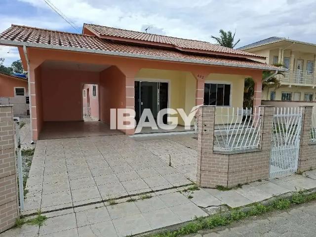 Casa / Sobrado para Locação em Palhoça/SC Barra do Aririú 3 Quartos