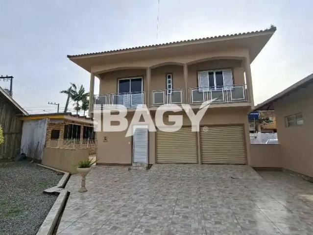Casa / Sobrado para Locação em Palhoça/SC Barra do Aririú 3 Quartos