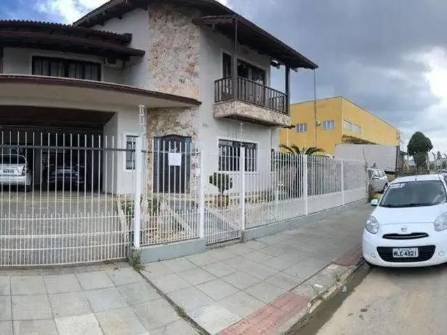 Casa / Sobrado para Locação em Palhoça/SC Centro 4 Quartos