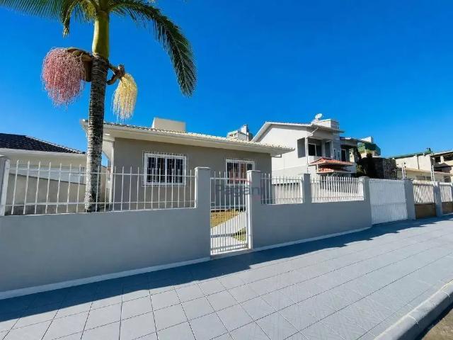 Casa / Sobrado para Locação em Palhoça/SC Centro 4 Quartos