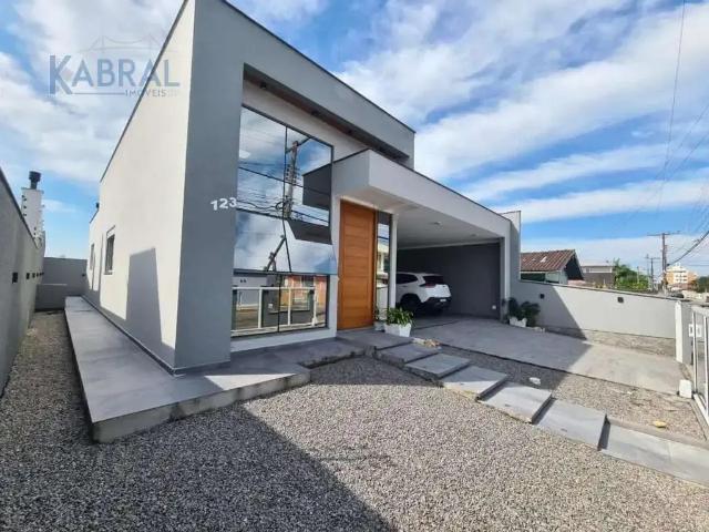 Casa / Sobrado para Locação em Palhoça/SC Centro 3 Quartos