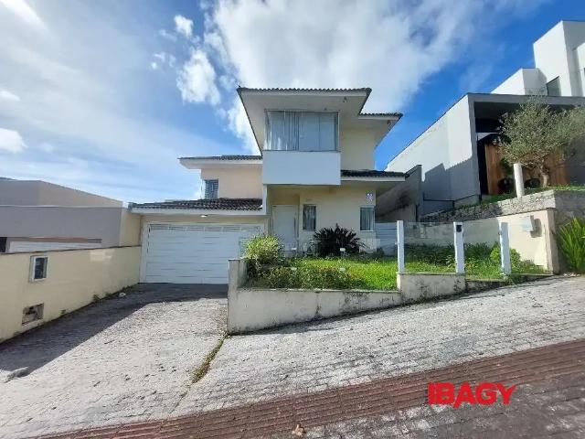 Casa / Sobrado para Locação em Palhoça/SC Cidade Universitária Pedra Branca 4 Quartos
