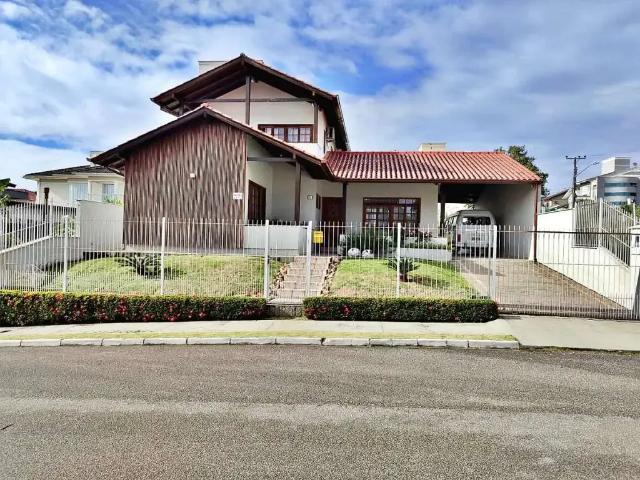 Casa / Sobrado para Locação em Palhoça/SC Cidade Universitária Pedra Branca 3 Quartos