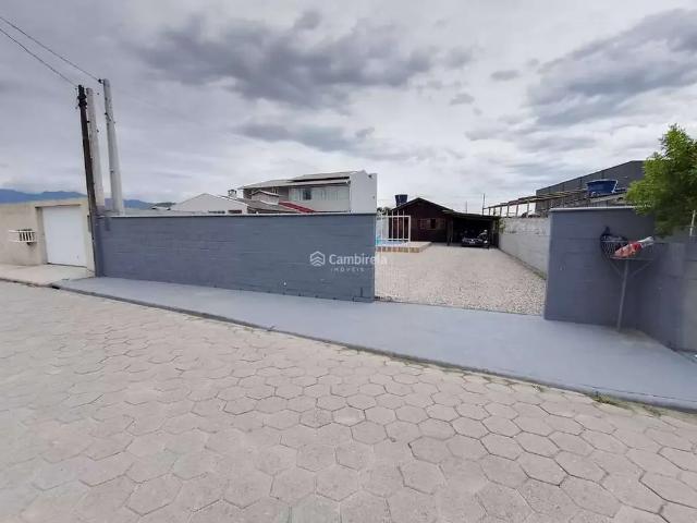 Casa / Sobrado para Locação em Palhoça/SC Enseada de Brito 2 Quartos