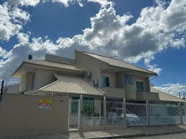 Casa / Sobrado para Locação em Palhoça/SC Pagani 3 Quartos