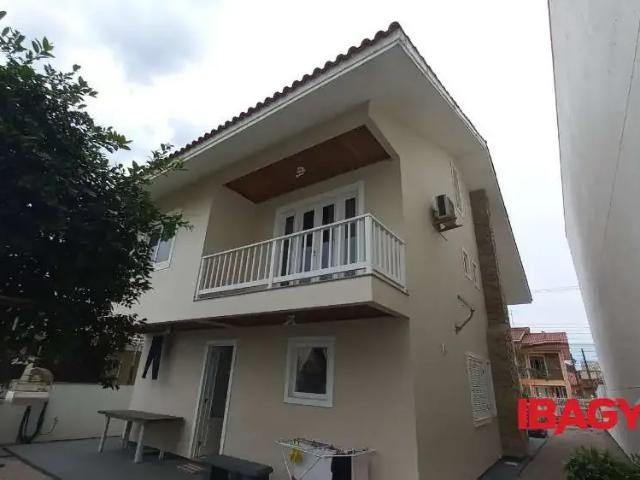 Casa / Sobrado para Locação em Palhoça/SC Pagani 3 Quartos