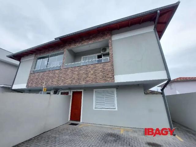 Casa / Sobrado para Locação em Palhoça/SC Ponte do Imaruim 2 Quartos