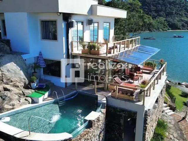 Casa / Sobrado para Locação em Palhoça/SC Praia de Fora 4 Quartos