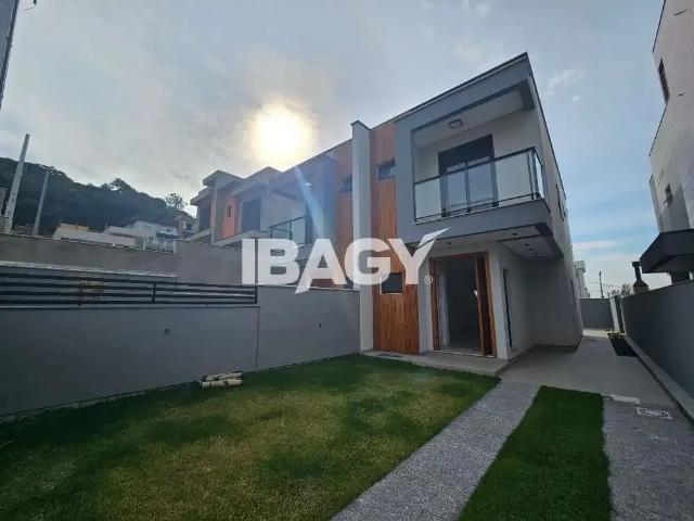Casa / Sobrado para Locação em Palhoça/SC São Sebastião 3 Quartos