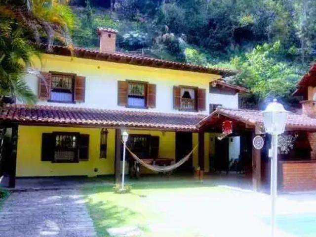 Casa / Sobrado para Locação em Petrópolis/RJ Araras 4 Quartos