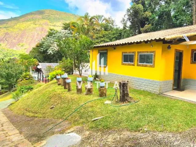 Casa / Sobrado para Locação em Petrópolis/RJ Araras 5 Quartos