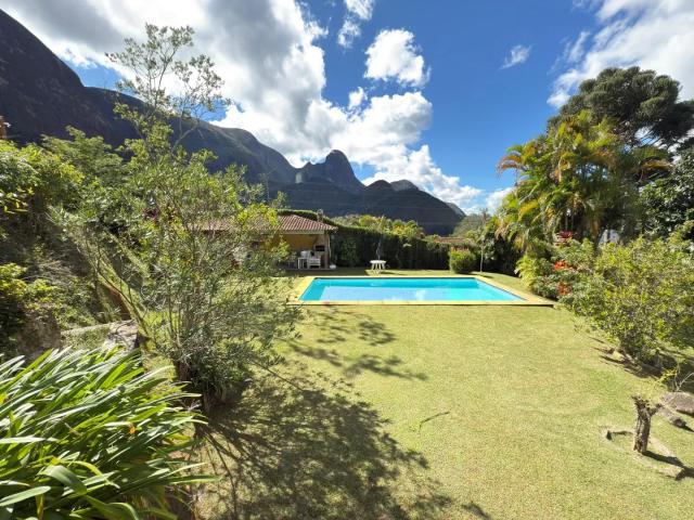 Casa / Sobrado para Locação em Petrópolis/RJ Araras 3 Quartos