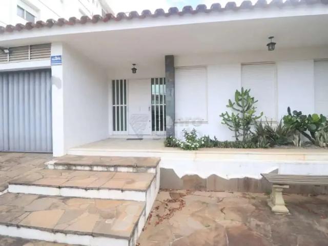 Casa / Sobrado para Locação em Pelotas/RS Centro 4 Quartos