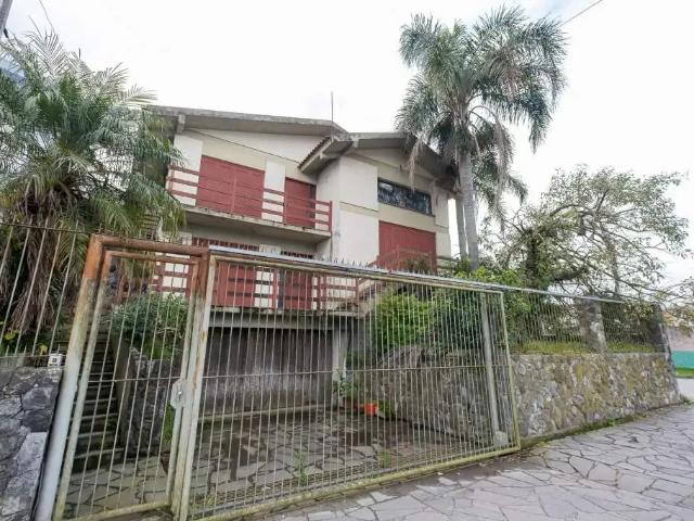 Casa / Sobrado para Locação em Pelotas/RS Fragata 4 Quartos