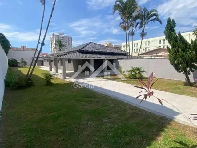 Casa / Sobrado para Locação em Peruíbe/SP Centro 4 Quartos