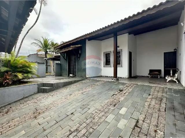 Casa / Sobrado para Locação em Peruíbe/SP Estancia São Jose 3 Quartos