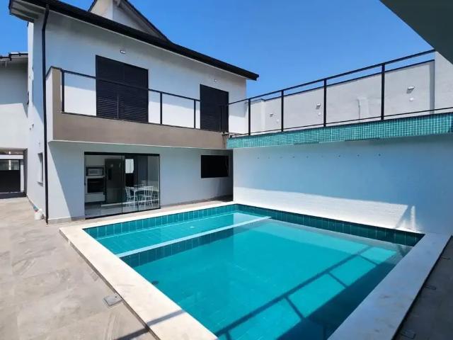 Casa / Sobrado para Locação em Peruíbe/SP Jardim Ribamar 5 Quartos