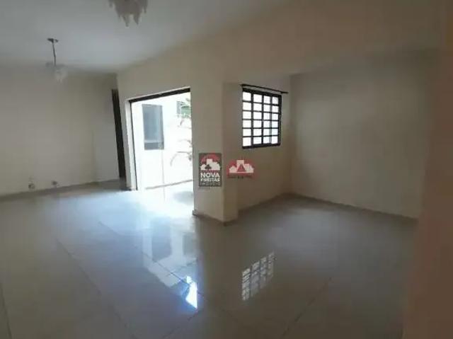 Casa / Sobrado para Locação em Pindamonhangaba/SP Centro 2 Quartos