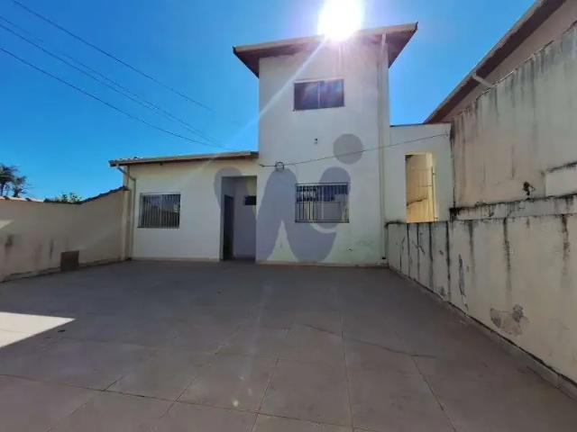 Casa / Sobrado para Locação em Pindamonhangaba/SP Centro 4 Quartos