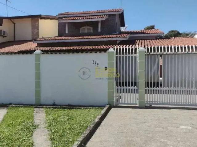 Casa / Sobrado para Locação em Pindamonhangaba/SP Crispim 5 Quartos