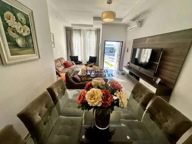 Casa / Sobrado para Locação em Pindamonhangaba/SP Loteamento Residencial Reserva dos Lagos 4 Quartos
