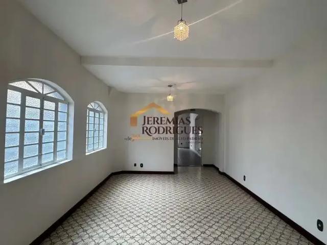 Casa / Sobrado para Locação em Pindamonhangaba/SP Parque São Benedito 3 Quartos